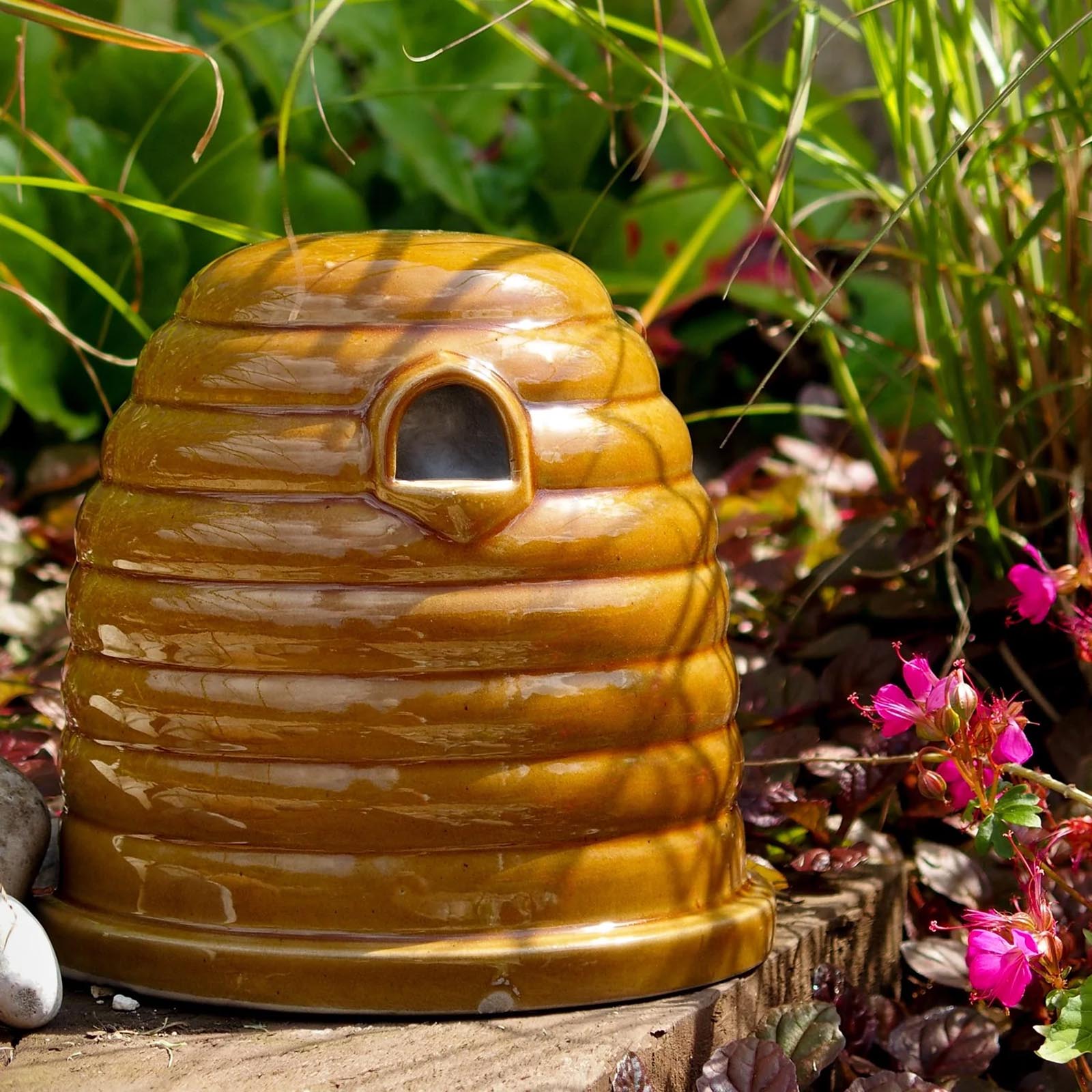 Wildlife World Ceramic Bumblebee Nester – RiversideWoodcraft